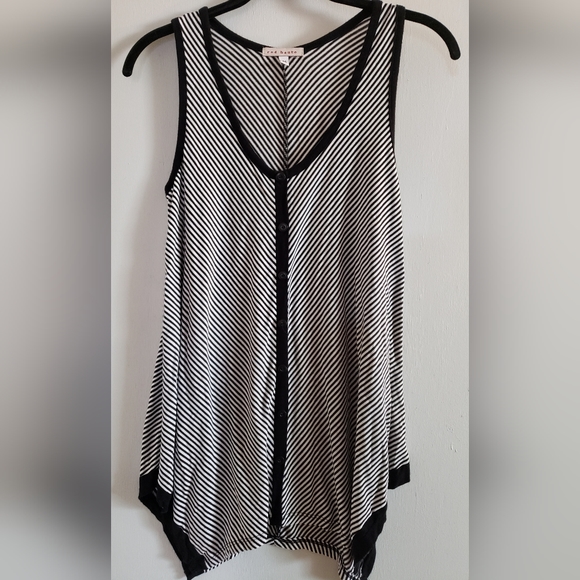 Red Haute | Tops | Red Haute Flowy Stripped Tank With Buttons Up The ...